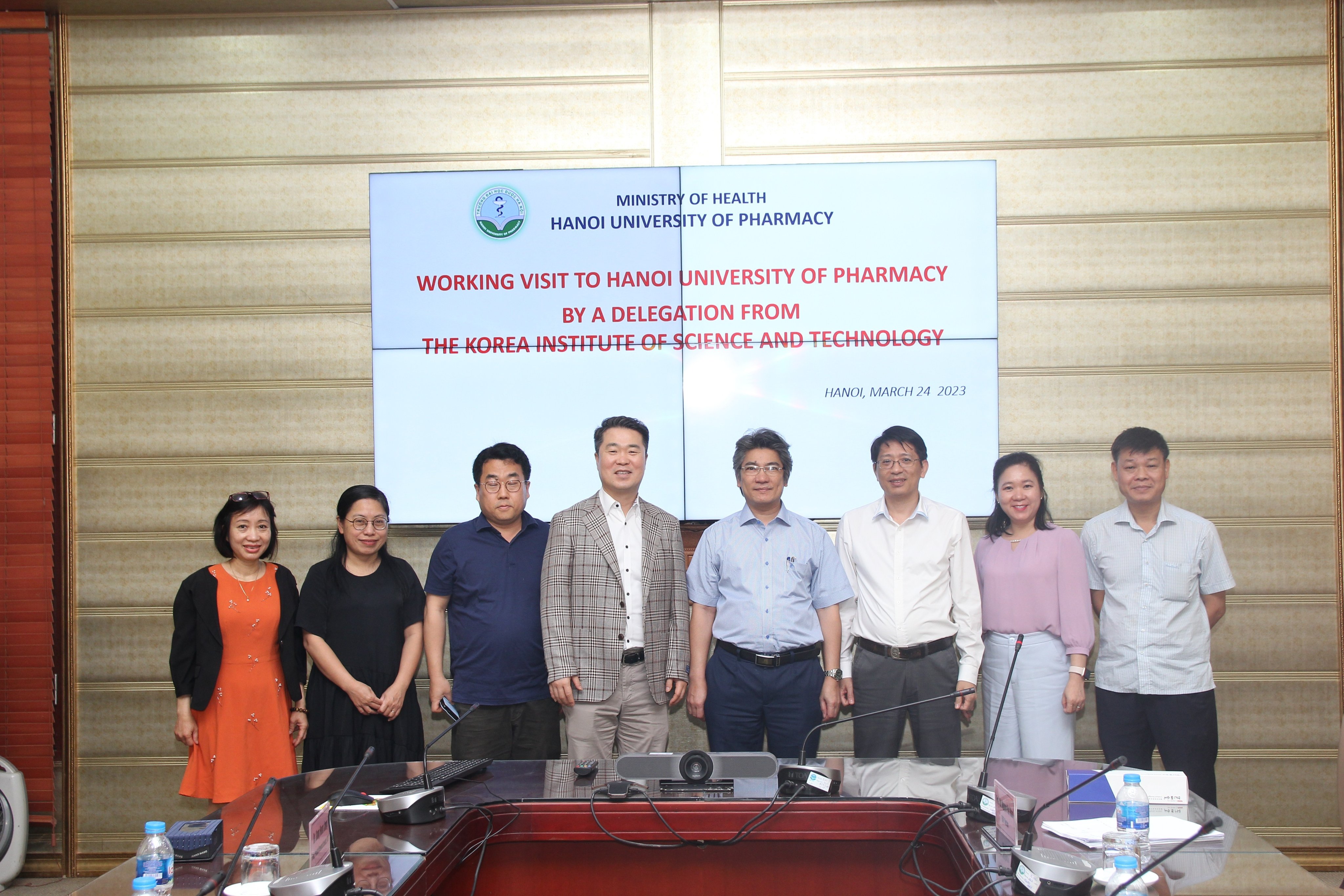 Receiving the delegation from the Korean Institute of Science and ...